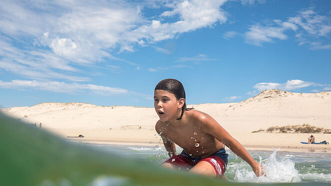 Familien Surfcamp Frankreich - Surfen lernen mit den Kids
