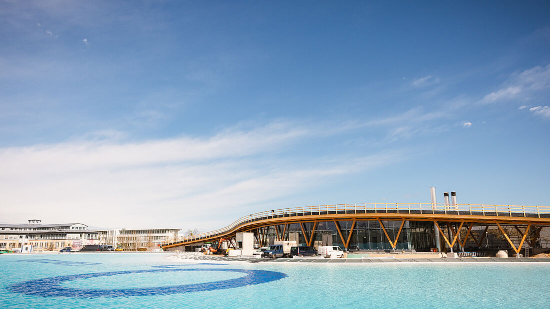 Entdecke die o2 SURFTOWN MUC: Wave Pool, Surf Academy und mehr
