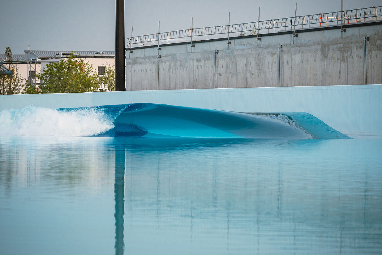 Entdecke die o2 SURFTOWN MUC: Wave Pool, Surf Academy und mehr