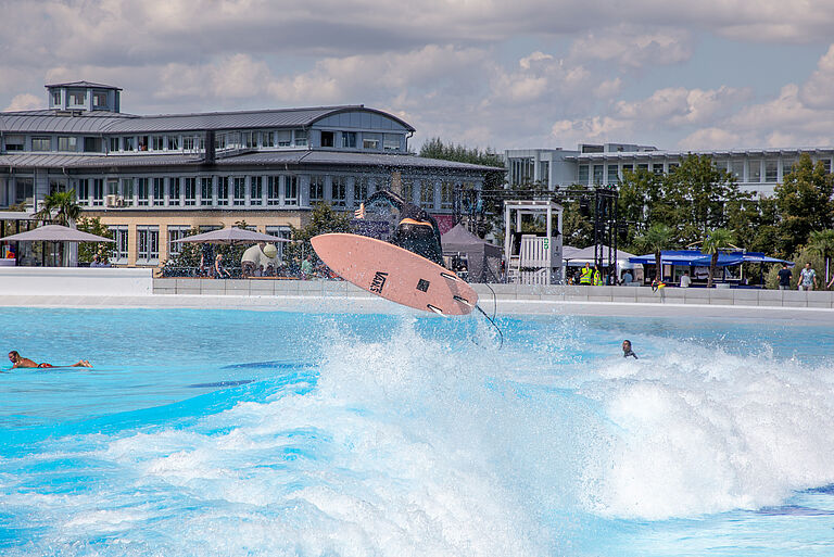 Unser Partner O₂ SURFTOWN MUC: Opening Festival vom ersten Wavepool in ...