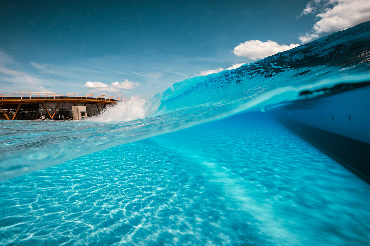 Entdecke die o2 SURFTOWN MUC: Wave Pool, Surf Academy und mehr