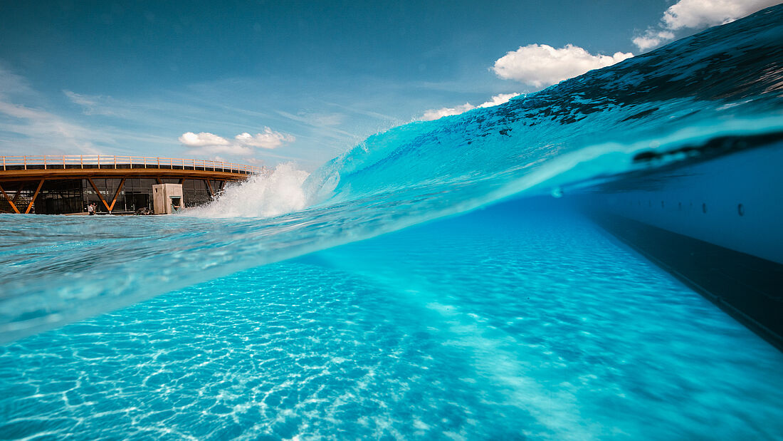 Entdecke die o2 SURFTOWN MUC: Wave Pool, Surf Academy und mehr