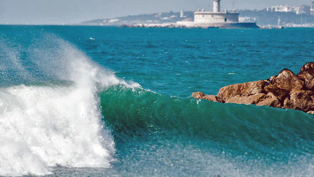 Book Beachfront Surf Camp Caparica | PURE surf camps